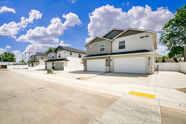 1326 N Meridian Rd, Meridian, ID 83642 - Townhome Rentals in Meridian ...