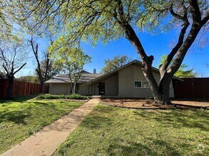 Sparkman Club Apartments for Rent with a Yard - Dallas, TX - 1 Rentals ...