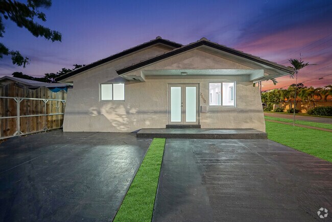 Silver Bluff Estates Apartments for Rent with a Yard - Miami, FL - 1 ...