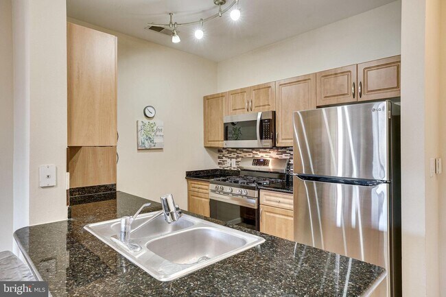 12954 Centre Park Cir Unit 304, Herndon, VA 20171 - Room for Rent in ...