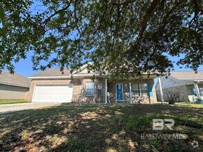 Crimson Ridge Apartments for Rent with a Living Room - Gulf Shores, AL ...