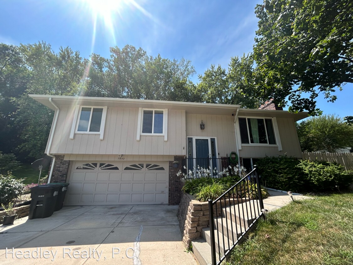 7942 Raven Oaks Dr, Omaha, NE 68152 - House Rental in Omaha, NE ...