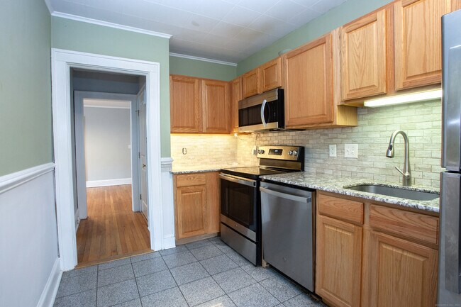 18 Robin Rd Unit 1, West Hartford, CT 06119 - Condo for Rent in West ...