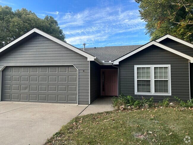 North Lawrence Apartments for Rent with a Yard - Lawrence, KS - 2 ...