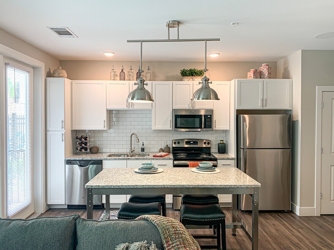 Delaneaux - 1325 Annunciation St New Orleans, LA 70130 | Apartments.com