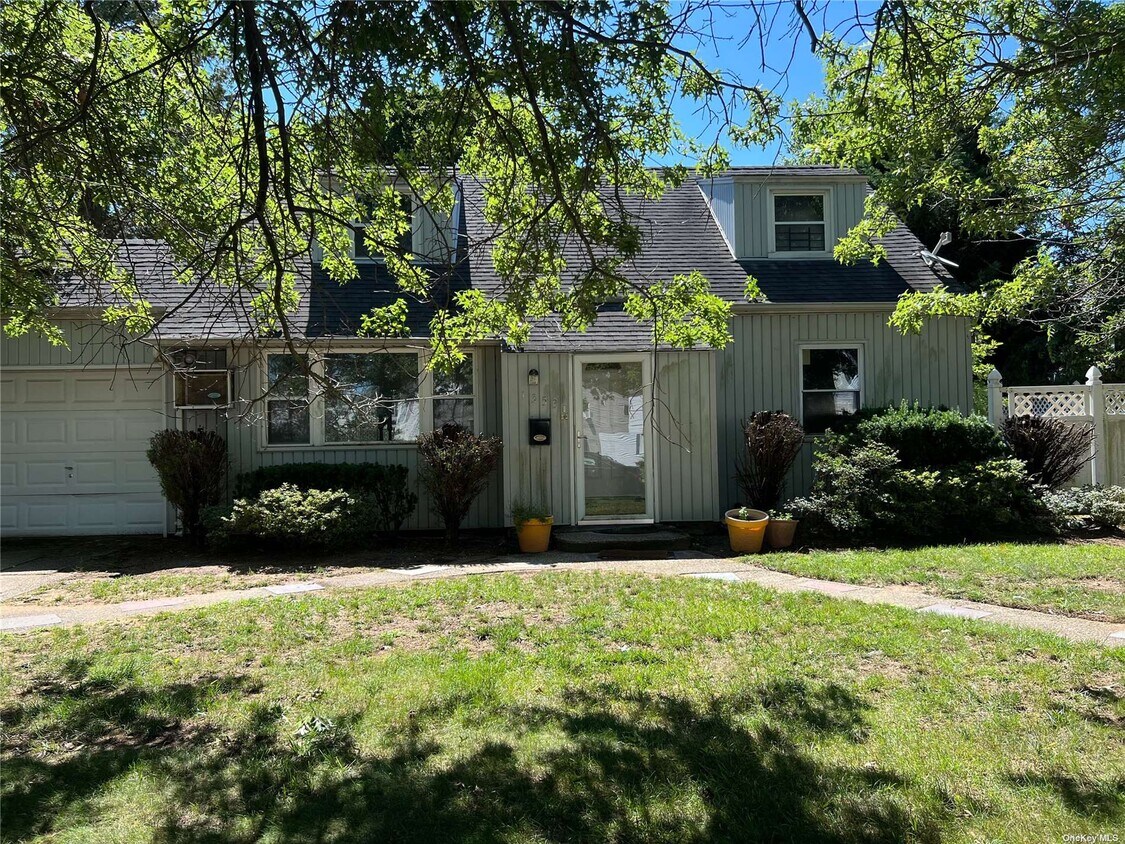 1353 Kew Ave, Hewlett, NY 11557 - House Rental in Hewlett, NY ...
