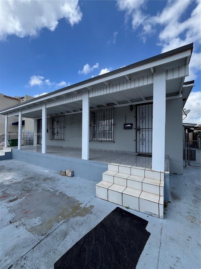 1999 NW 2nd St Unit 3, Miami, FL 33125 - Room for Rent in Miami, FL ...