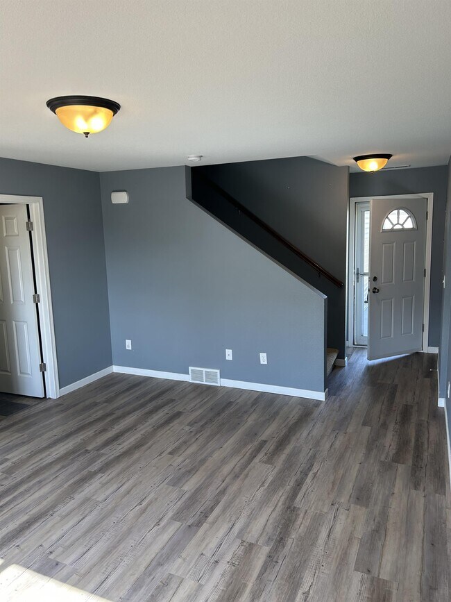 4919 Windsor St, Bismarck, ND 58503 - Townhome Rentals in Bismarck ND ...