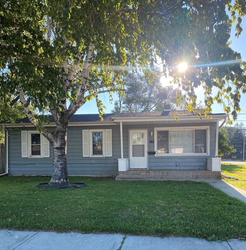 2221 Monroe Ave, Racine, WI 53405 - House Rental in Racine, WI ...