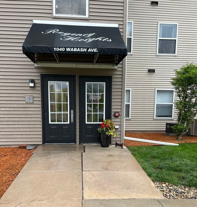 Apartments for Rent with a Dog Park in Trumbull NE