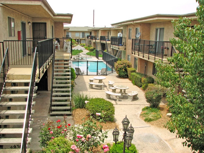 Union Plaza - Apartments in Paramount, CA | Apartments.com