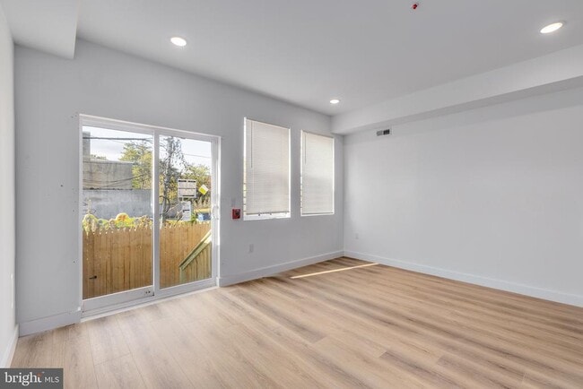 2502 N 10th St, Philadelphia, PA 19133 - Townhome Rentals in ...