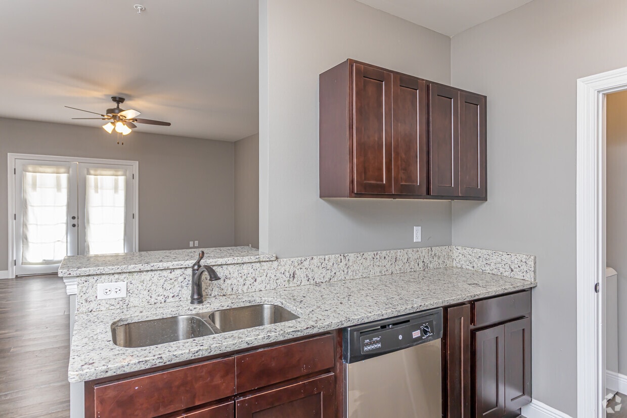 Lions Gate - 916 W University Ave Hammond, LA 70401 | Apartments.com