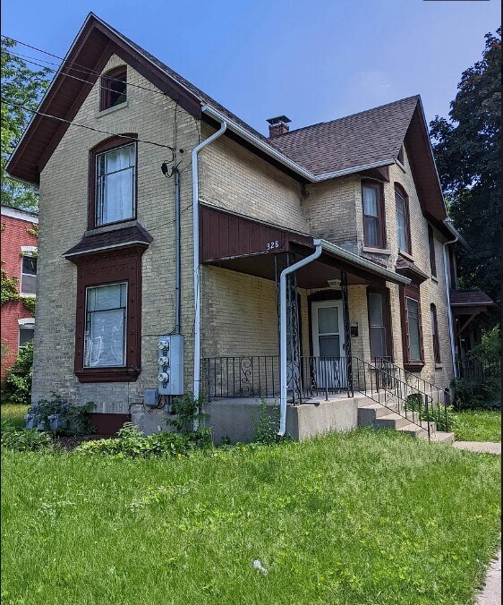 328 S Prospect St Unit 3, Rockford, IL 61104 - Room for Rent in ...