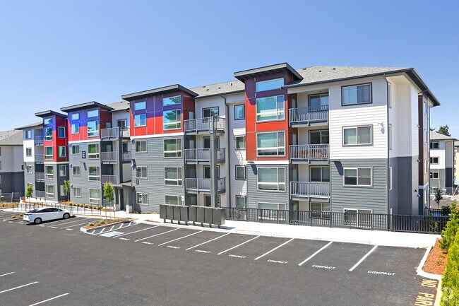 Pacific Ridge Apartments for Rent with a Swimming Pool - Des Moines, WA ...