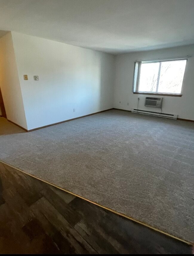 Harbor Ridge Apartments - 1084 Westport Dr Port Washington, WI ...