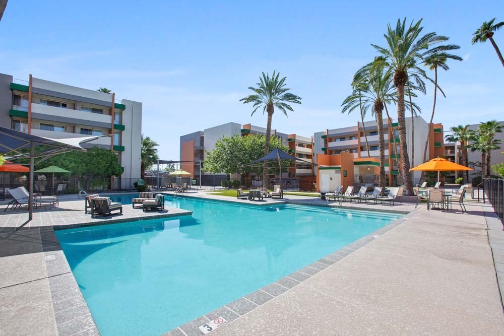 Capri On Camelback Apartments