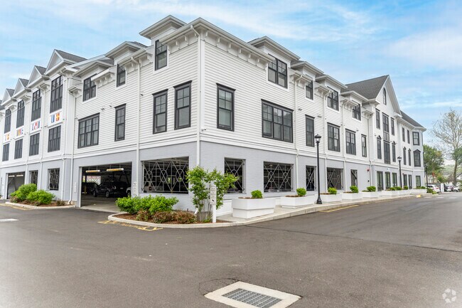 Metro Star - Metro on Broad - 127-135 Broad St Milford, CT 06460 ...