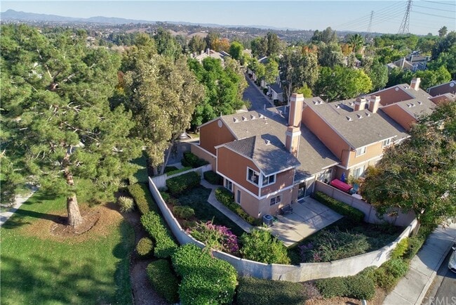 Apartments for Rent with High Ceilings Near Serrano Highlands Master ...