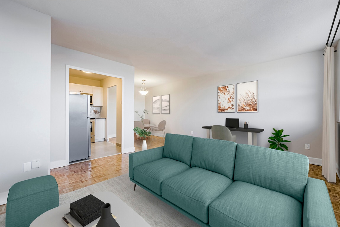 Upper Canada Court, West Apartments - 110 Erskine Ave Toronto, ON ...