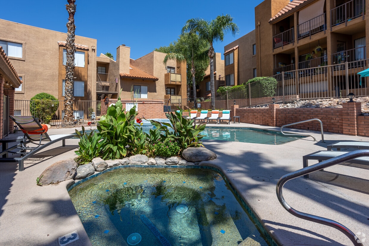 Catalina Crossing Apartments - 9095 N Oracle Rd Oro Valley, AZ 85704 ...