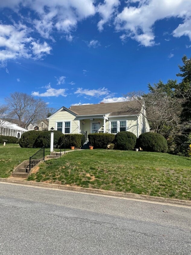 2346 Oak Ave, Buena Vista, VA 24416 - House Rental in Buena Vista, VA ...