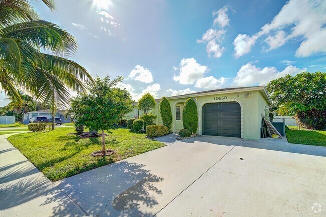 Palmetto Pines Houses for Rent with a Swimming Pool - Boca Raton, FL ...