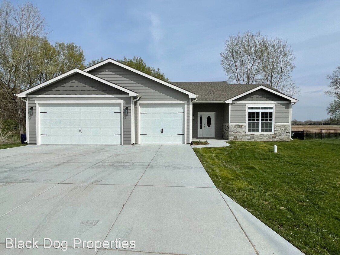 4921 Plumthicket Dr, Manhattan, KS 66503 - House Rental in Manhattan ...