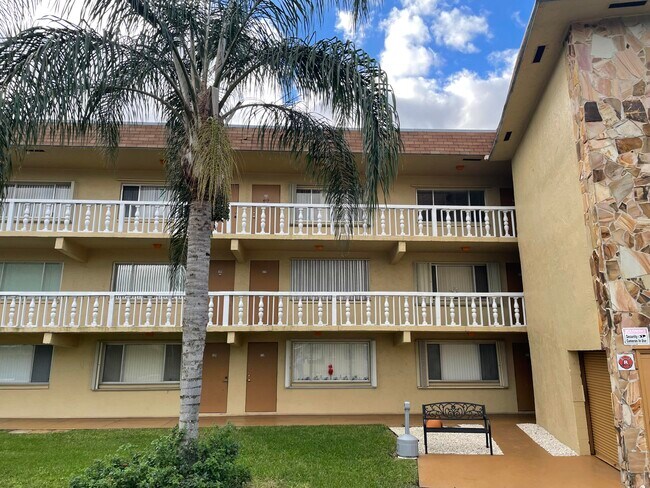 200 Village Green Cir E Unit 209, Palm Springs, FL 33461 - Condo for ...