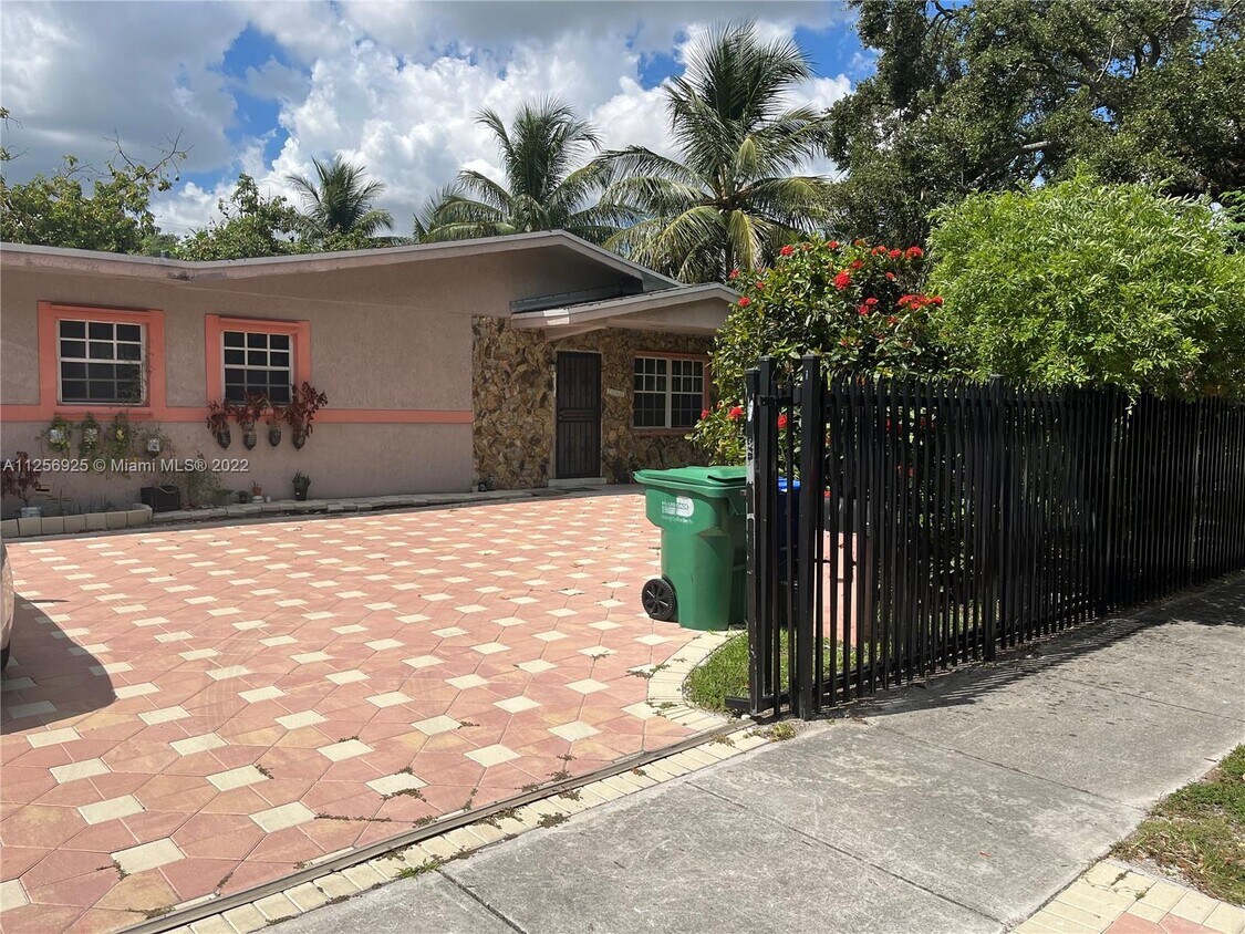 2060 NW 104th St Unit 1, Miami, FL 33147 - Room for Rent in Miami, FL ...