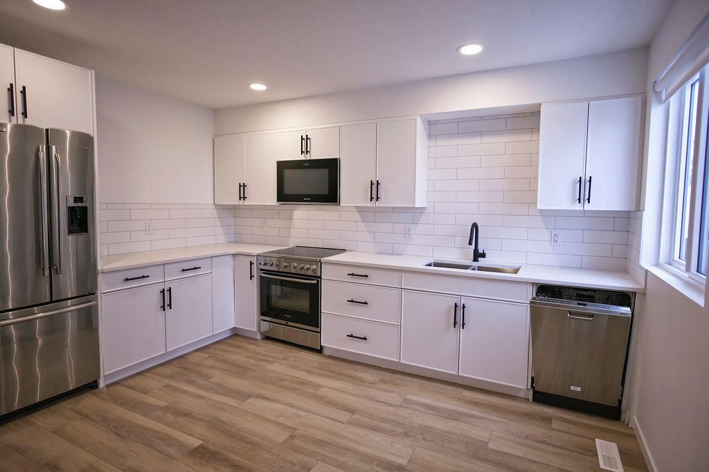 12114-12143 43 St Nw Unit 12114 MAIN, Edmonton, AB T5W 2R1 - Apartment ...