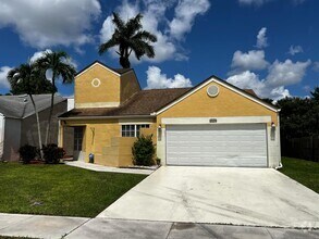 Country Park at Boca Raton Apartments for Rent with a Garage - Boca ...