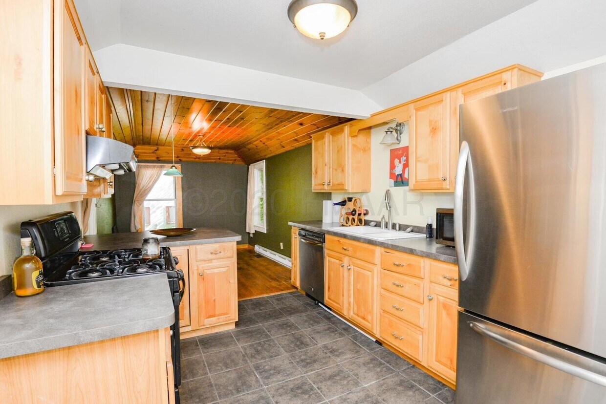 335 9th Ave S, Fargo, ND 58103 - Room for Rent in Fargo, ND ...