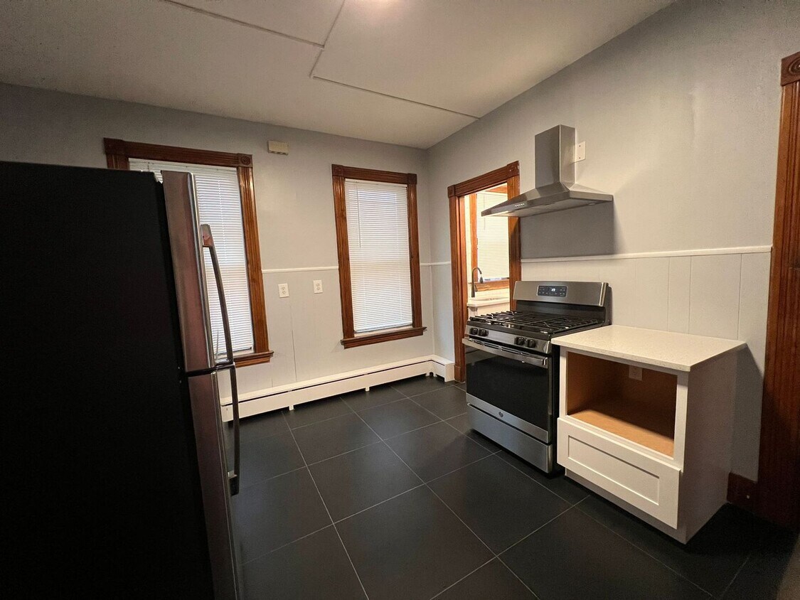 210 Blatchley Ave Unit 1st Fl, New Haven, CT 06513 - Room for Rent in ...