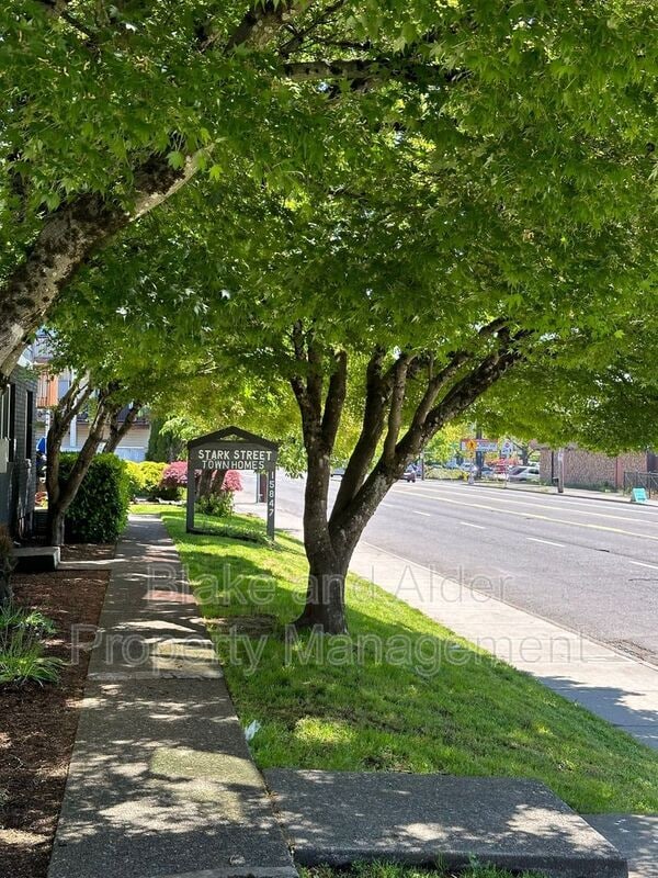 15847 SE Stark St, Portland, OR 97233 - House Rental in Portland, OR ...