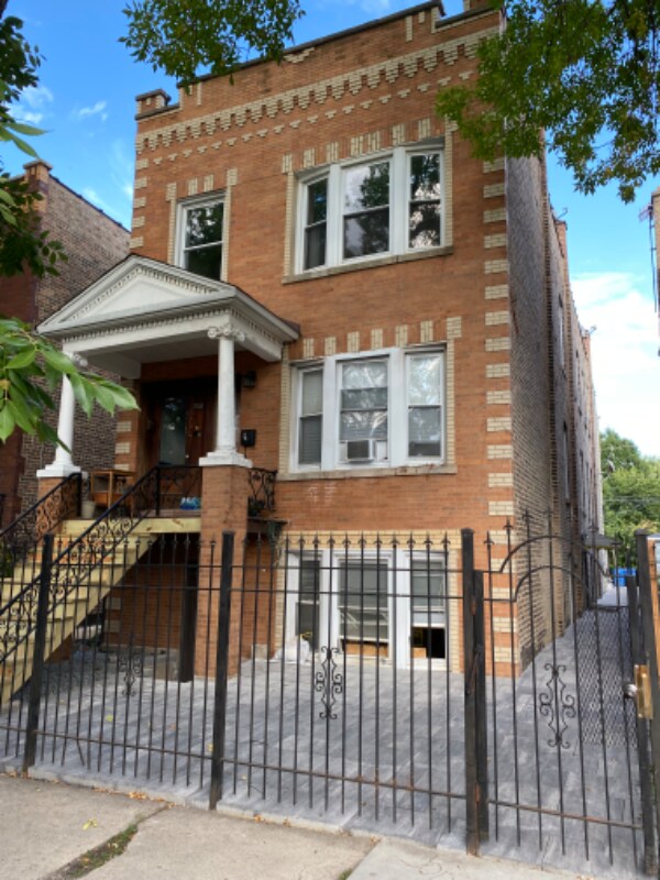 3229 N Hamlin Ave, Chicago, IL 60618 | Apartments.com