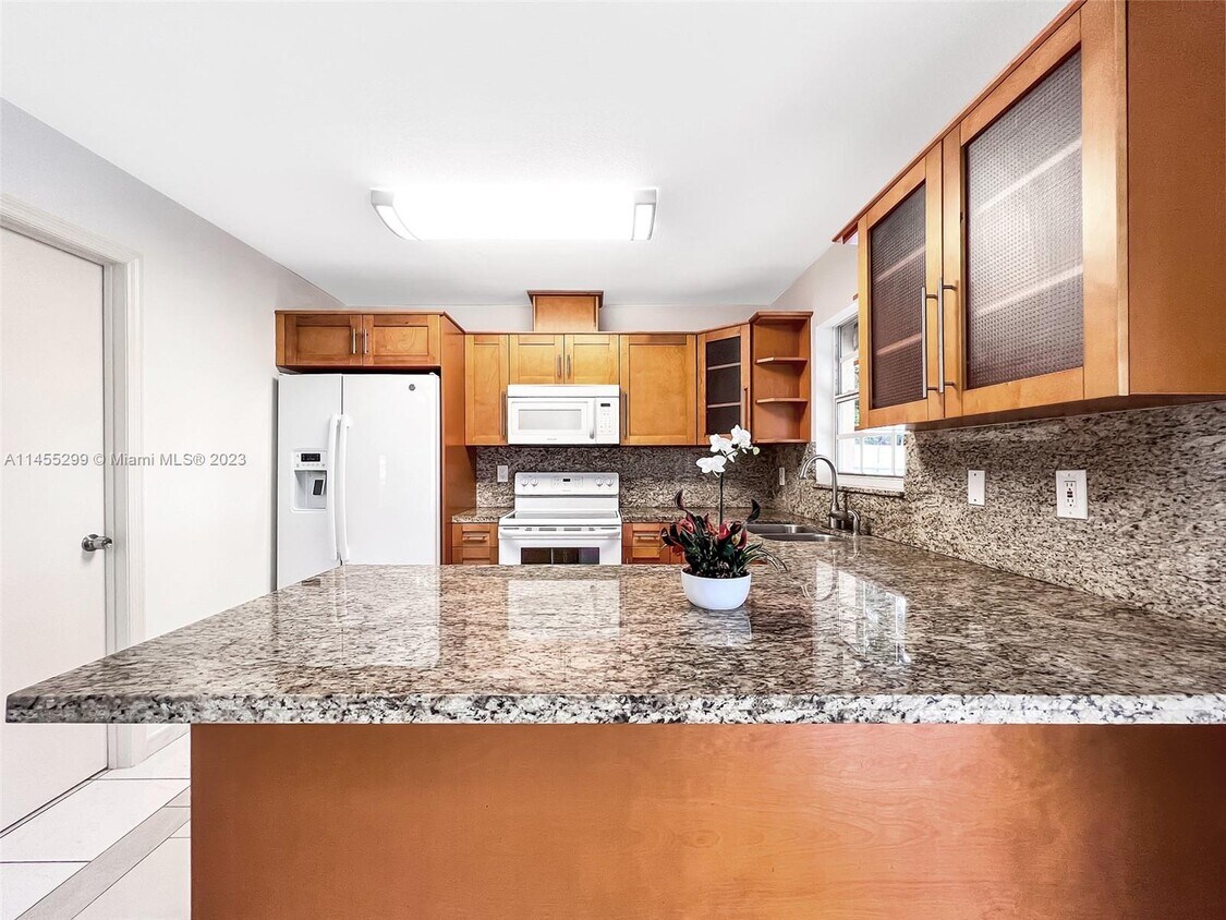 3650 SW 27th St Unit 3650, Miami, FL 33133 - Room for Rent in Miami, FL ...