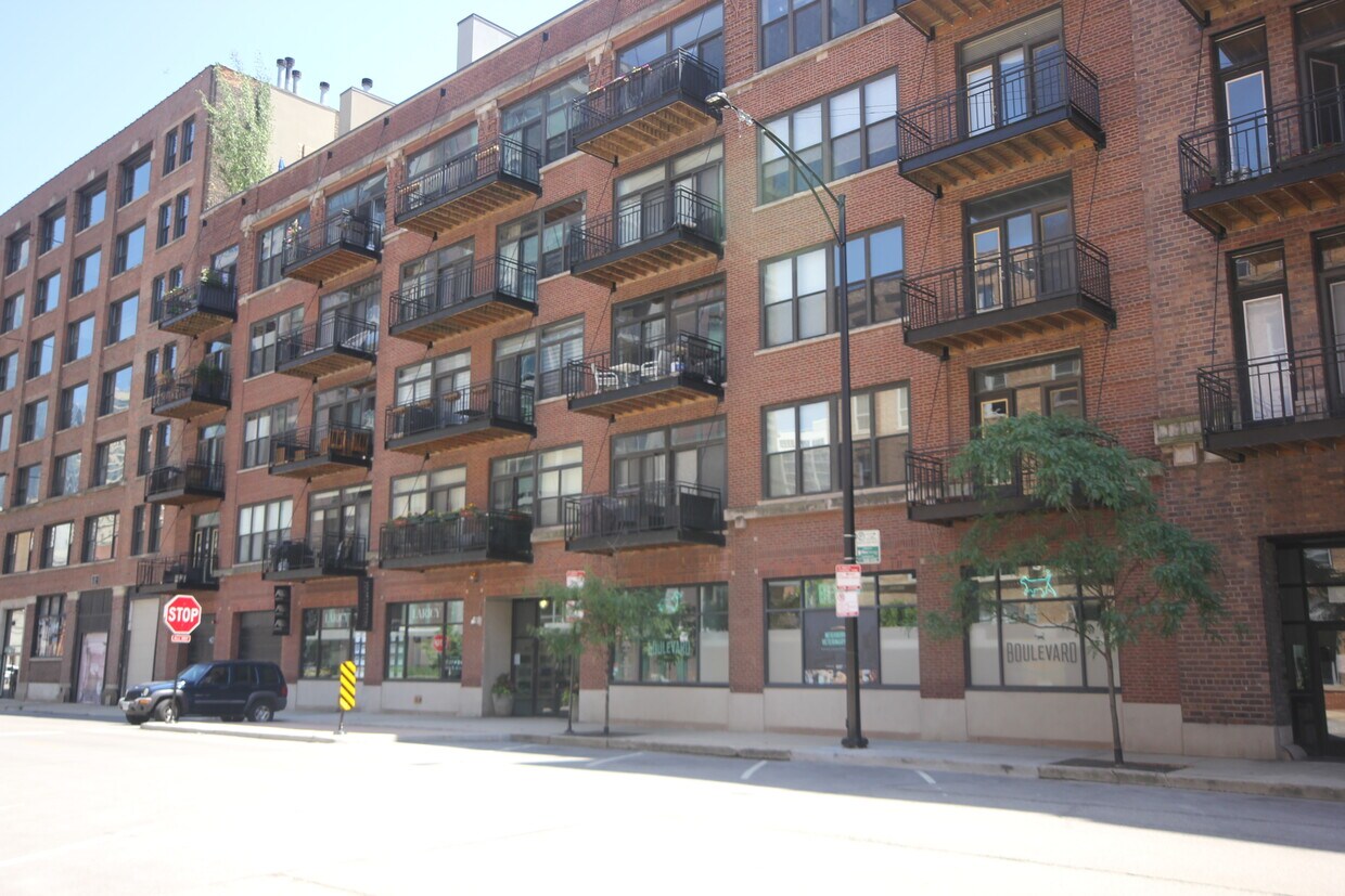 375 W Erie St Unit 403, Chicago, IL 60654 - Condo for Rent in Chicago ...