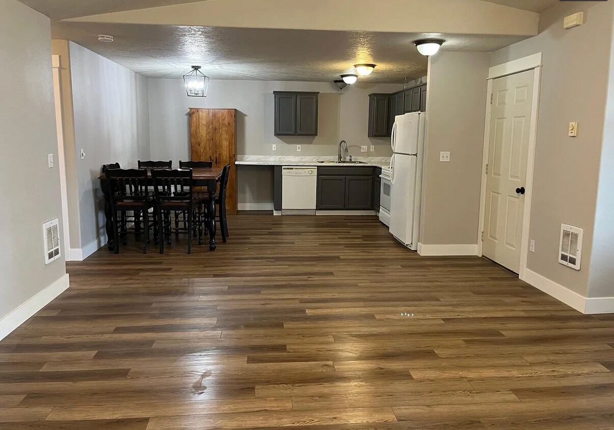 2320 NE Yellowpine Rd Unit 2320 NE Yellowpine Rd, Prineville, OR 97754 ...