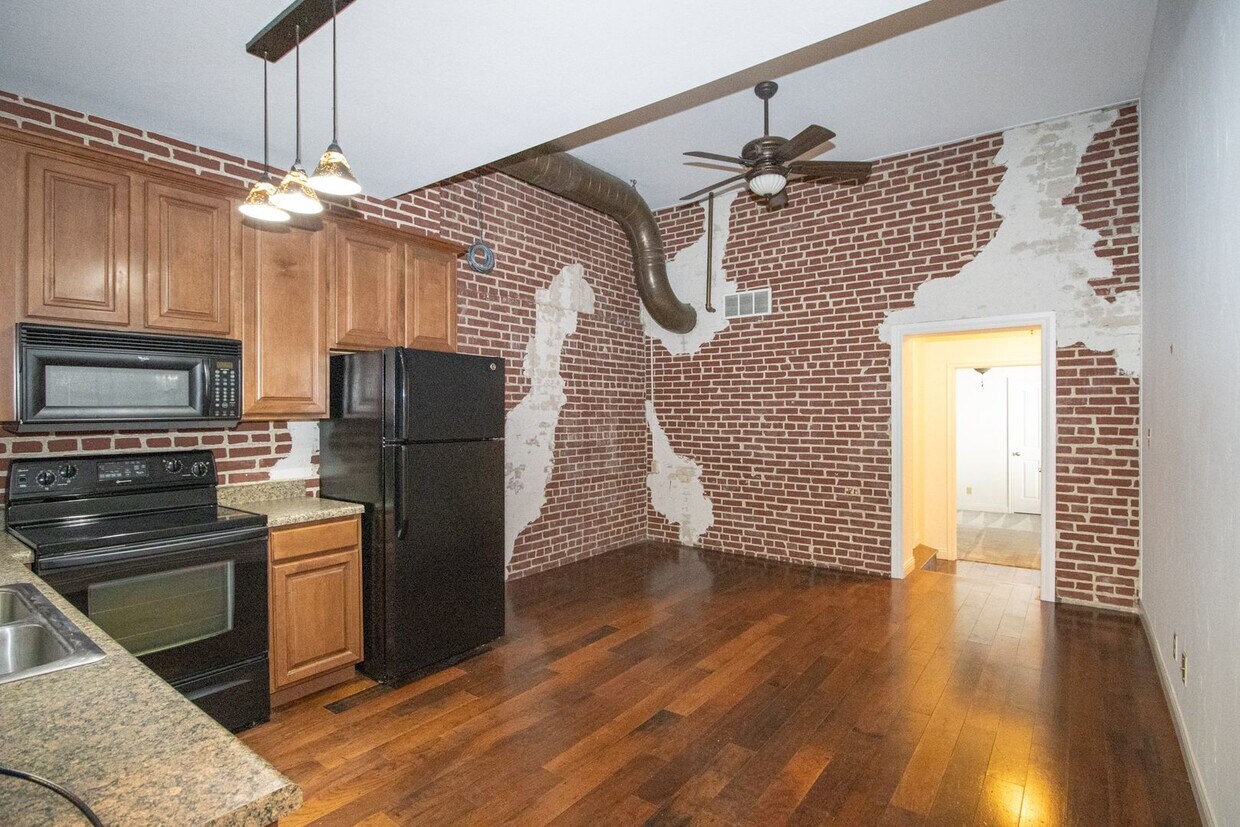 10 N 10th St Unit Apt 203, Columbia, MO 65201 - Room for Rent in ...