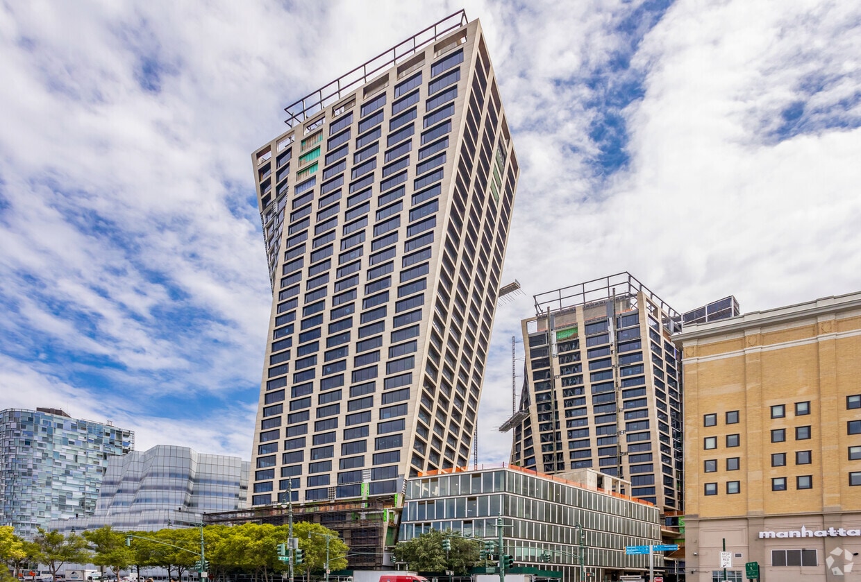 One High Line - 500 W 18th St New York, NY 10011 | Apartments.com