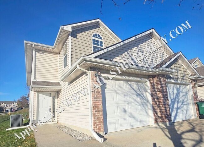 Blue Springs Manor South Houses for Rent with a Swimming Pool - 2 Homes ...