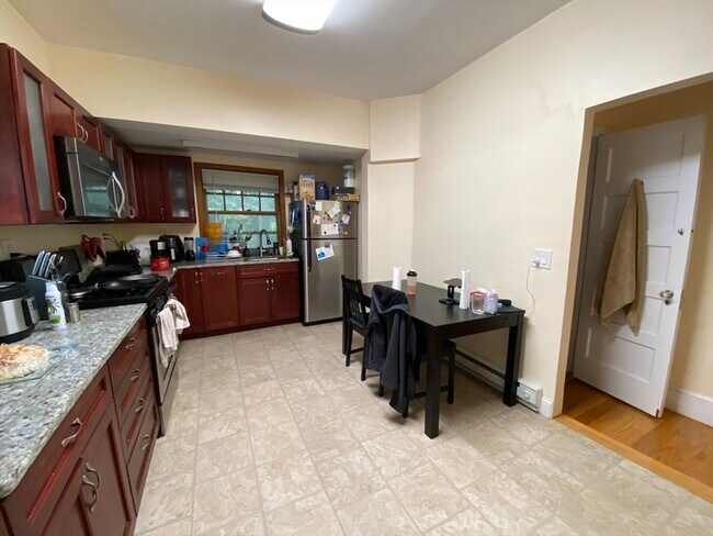 20 Stedman St Unit 1st floor, Brookline, MA 02446 - Room for Rent in ...
