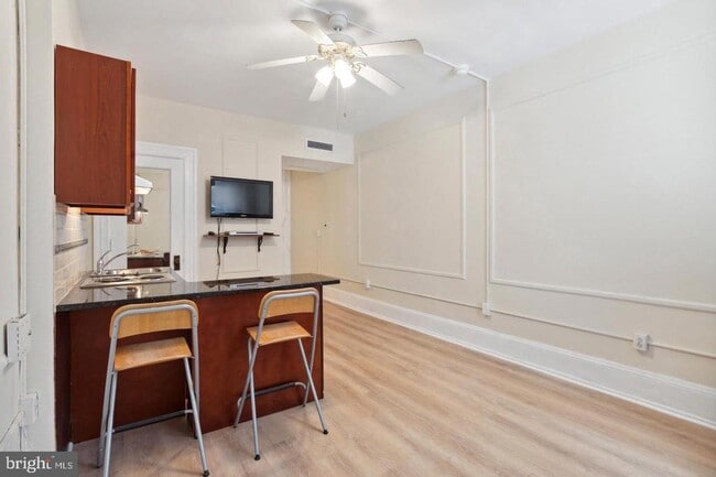 1324 Locust St Unit 901, Philadelphia, PA 19107 - Room for Rent in ...