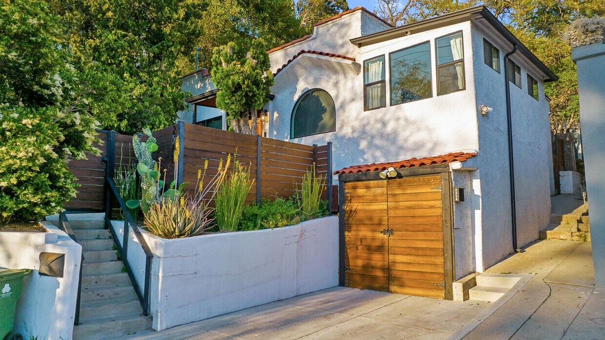 2360 Landa St, Los Angeles, CA 90039 - House Rental in Los Angeles, CA ...