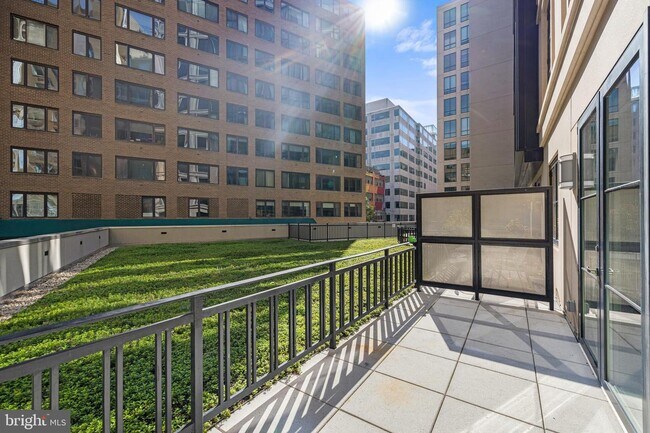 1133 14th St NW Unit 211, Washington, DC 20005 - Room for Rent in ...