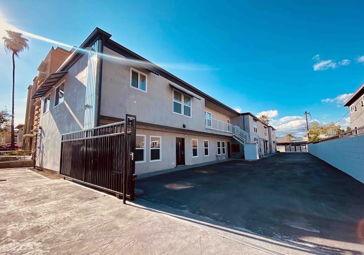 13445 Vanowen St Unit 4, Los Angeles, CA 91405 | Apartments.com