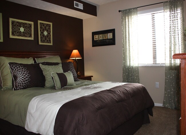 Deercross Apartments Rentals - Blue Ash, OH | Apartments.com