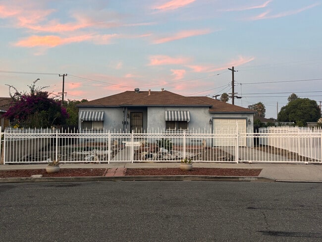 Apartments for Rent with Garages in Compton, CA