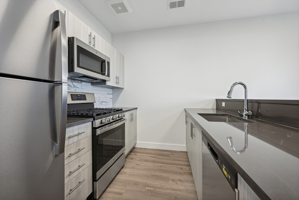 Summit Orange Crossing - Apartments in Orange, NJ | Apartments.com